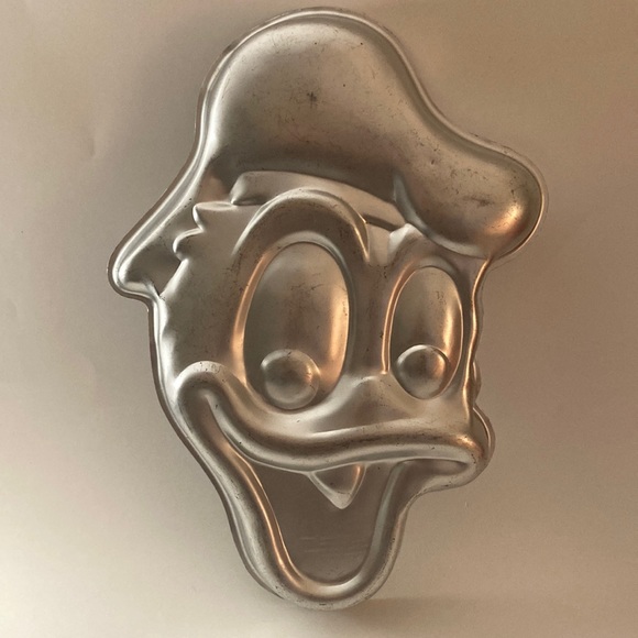 Wilton | Kitchen | Vintage 97s Disney Wilton Donald Duck Cake Pan ...